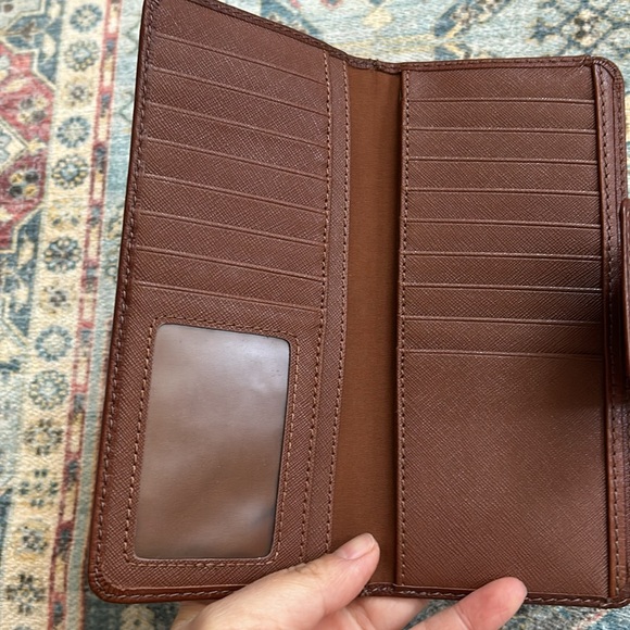 Fossil | Bags | New Fossil Madison Clutch Medium Brown Leather Wallet ...